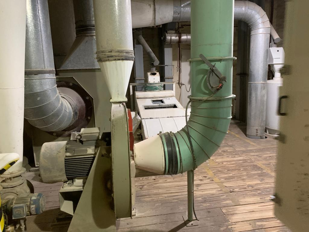 Comercio Exterior: COMPLEJO FABRIL EN SANTA LUCIA - Adrián Mercado